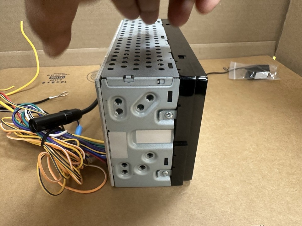 Alpine iLX-W650 7" Touchscreen Mech-Less In-Dash Digital Multimedia ...