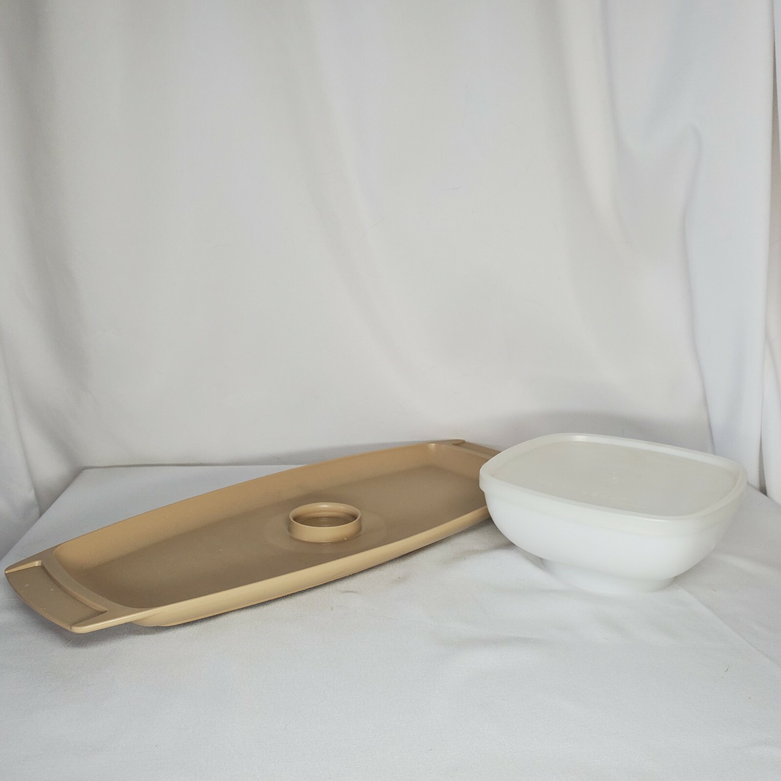Vintage Tupperware Appetizer Tray Serve-Ette Almond with Sheer Lid Tan ...