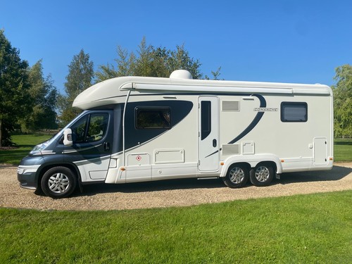Auto-Trail Comanche Tag Axle Motorhome 4 berth 2 belt rear island bed ...