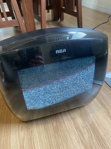 VINTAGE 1995 RCA CRT 9" Inch TV Model E09302BC Retro Gaming Man-cave ...