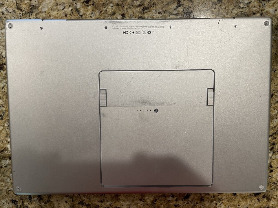 Apple MacBook Pro 17" Intel Core 2 Duo 2.4GHz 4GB RAM Matte A1229 Late ...