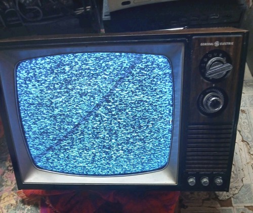 1982 General Electric Performance Portable B&W 10” Television 12XJ4114W ...