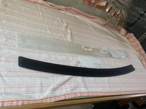 NEW 09-15 OEM TOYOTA VENZA REAR BUMPER STEP PROTECTOR PAD TRIM P/N ...