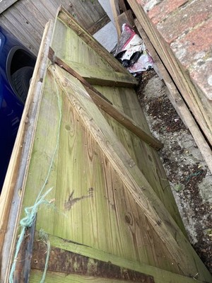 USED GATE SUPER HEAVY DUTY TIMBER WOODEN TREATED LOG LAP TONGUE ...