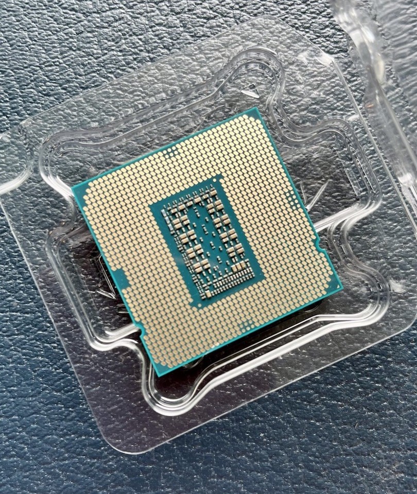 Intel Core i7-11700K Processor (5 GHz, 8 Cores, Socket FCLGA1200) Box ...
