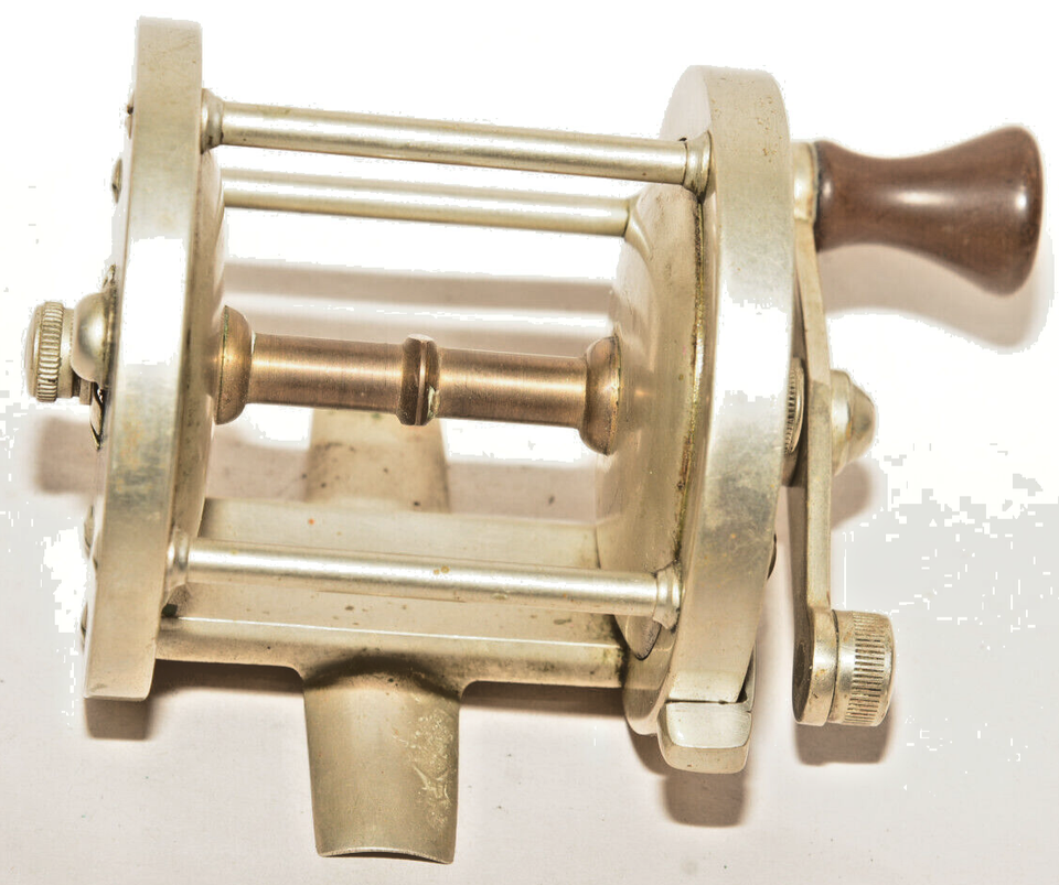 VINTAGE FISHING REEL MARKED COZZONE & 200 ON THE FOOT. LOOKS LIKE A VOM ...