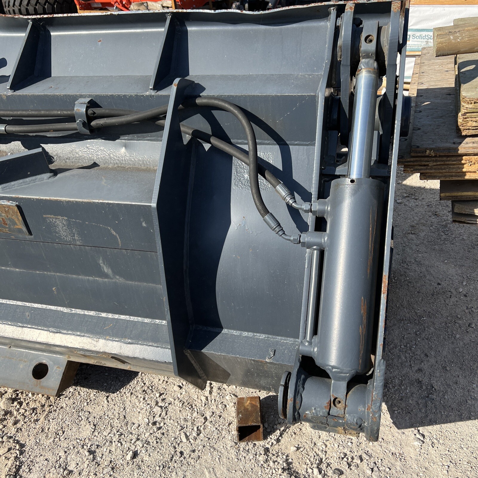 102 inch ACS 4 In 1 wheel loader bucket lightly used 2.5 Cubic Yard ...