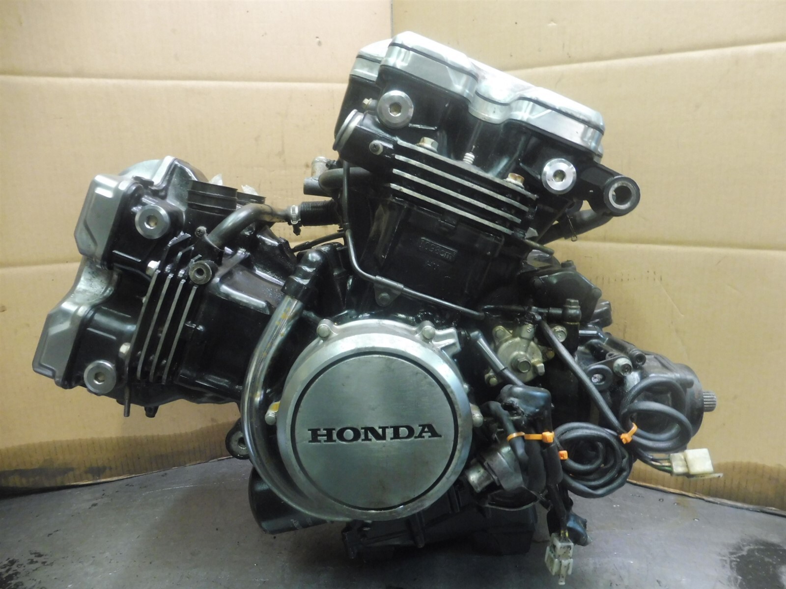 1985 Honda VF1100S V65 Sabre HM394. engine motor stuck compression ...