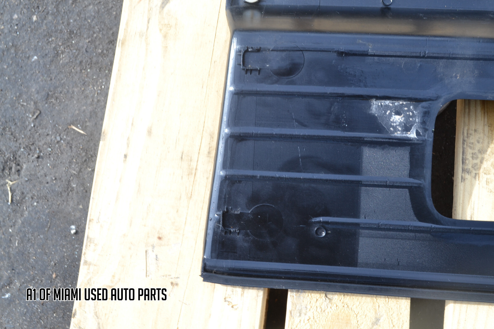 85 86 Toyota MR2 AW11 MK1 Tail Light Trunk Center Garnish Oem READ | eBay