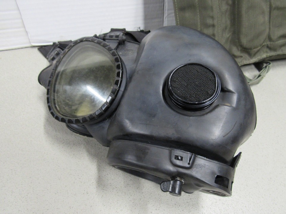 US M17 A2 Gas Mask MSA with Nylon Carry Bag 1983 /1984/ 1985 Size ...