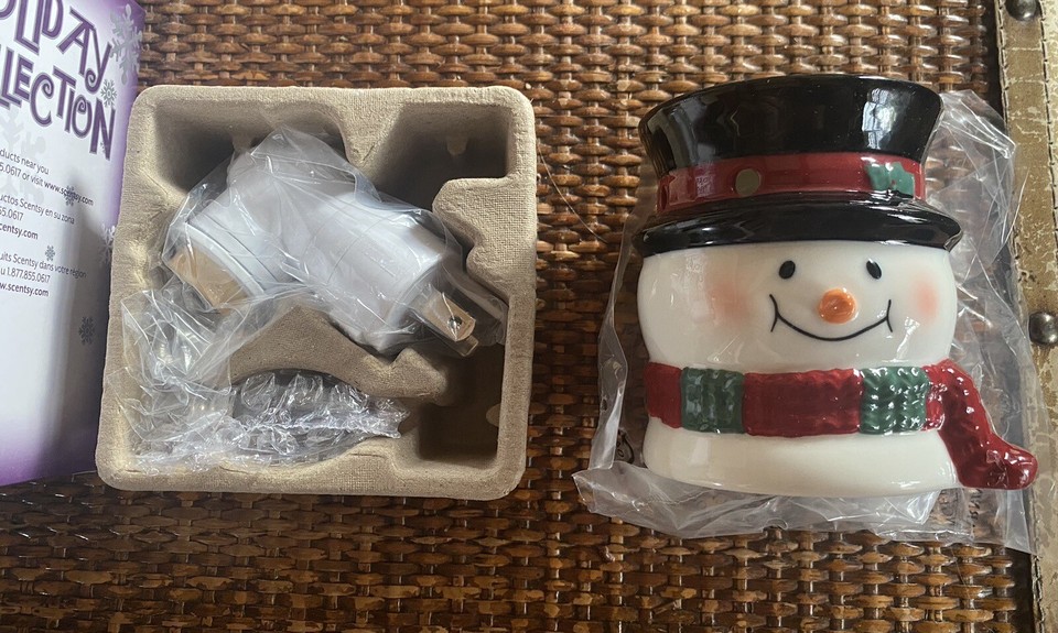 SCENTSY BLUSTER PLUG-IN SCENTSY WARMER | eBay