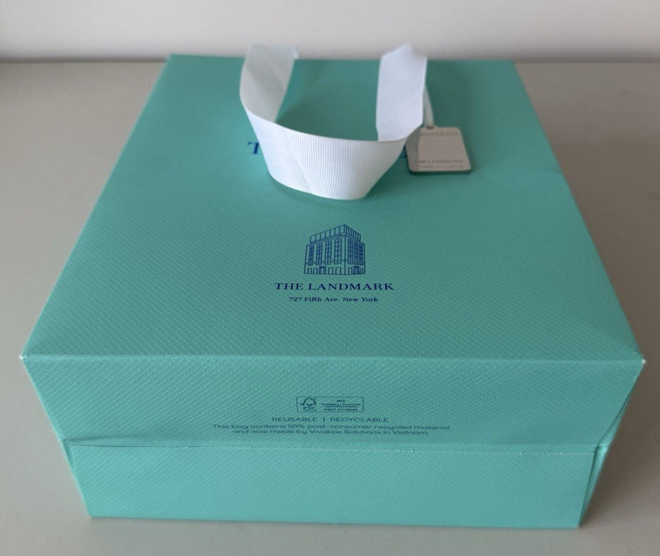 TIFFANY & CO Limited Edition-The Landmark NYC Shopping Bag & Charm,VIP ...
