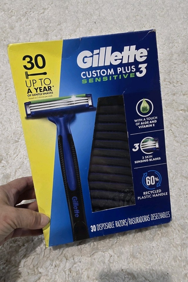 30 Gillete Custom Plus 3 Sensitive Disposable Razor Triple Blades Throw ...
