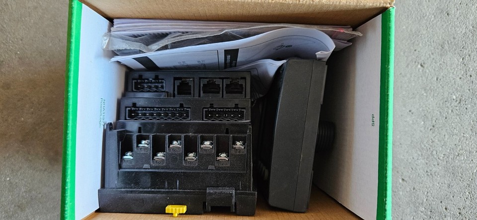 SCHNEIDER ELECTRIC PowerLogic Power Meter METSEPM5563RD Brand New In ...