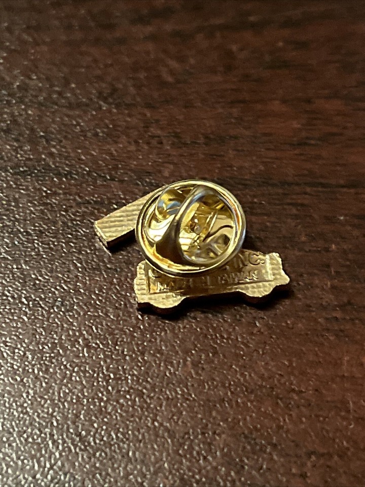 McDonald’s Looney Tunes Road Runner Drive-Thru Employee Lapel Hat Pin ...