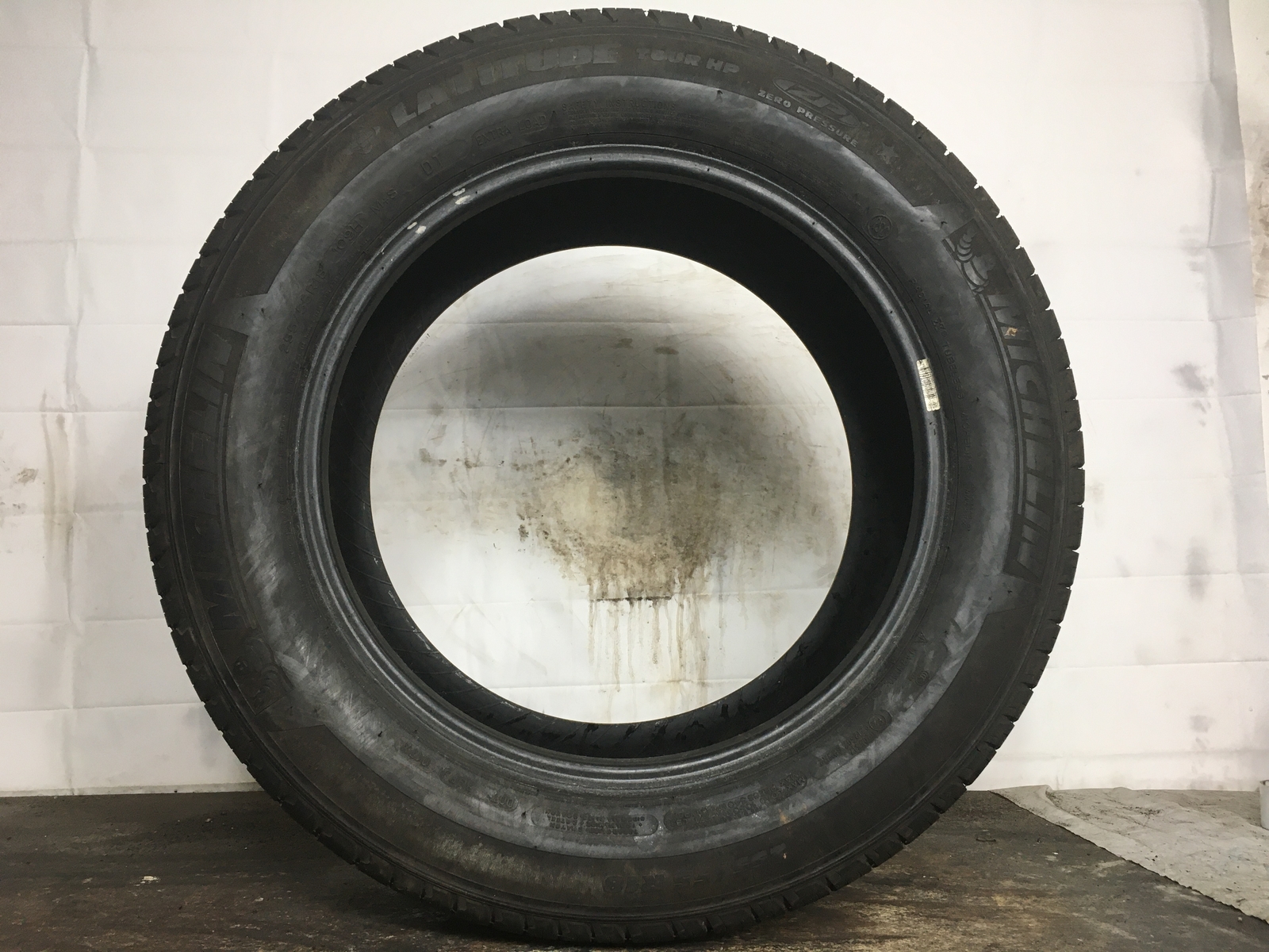 [1] Michelin Latitude Tour HP ZP Run Flat P255/55R18 255 55 18 Tire 6. ...