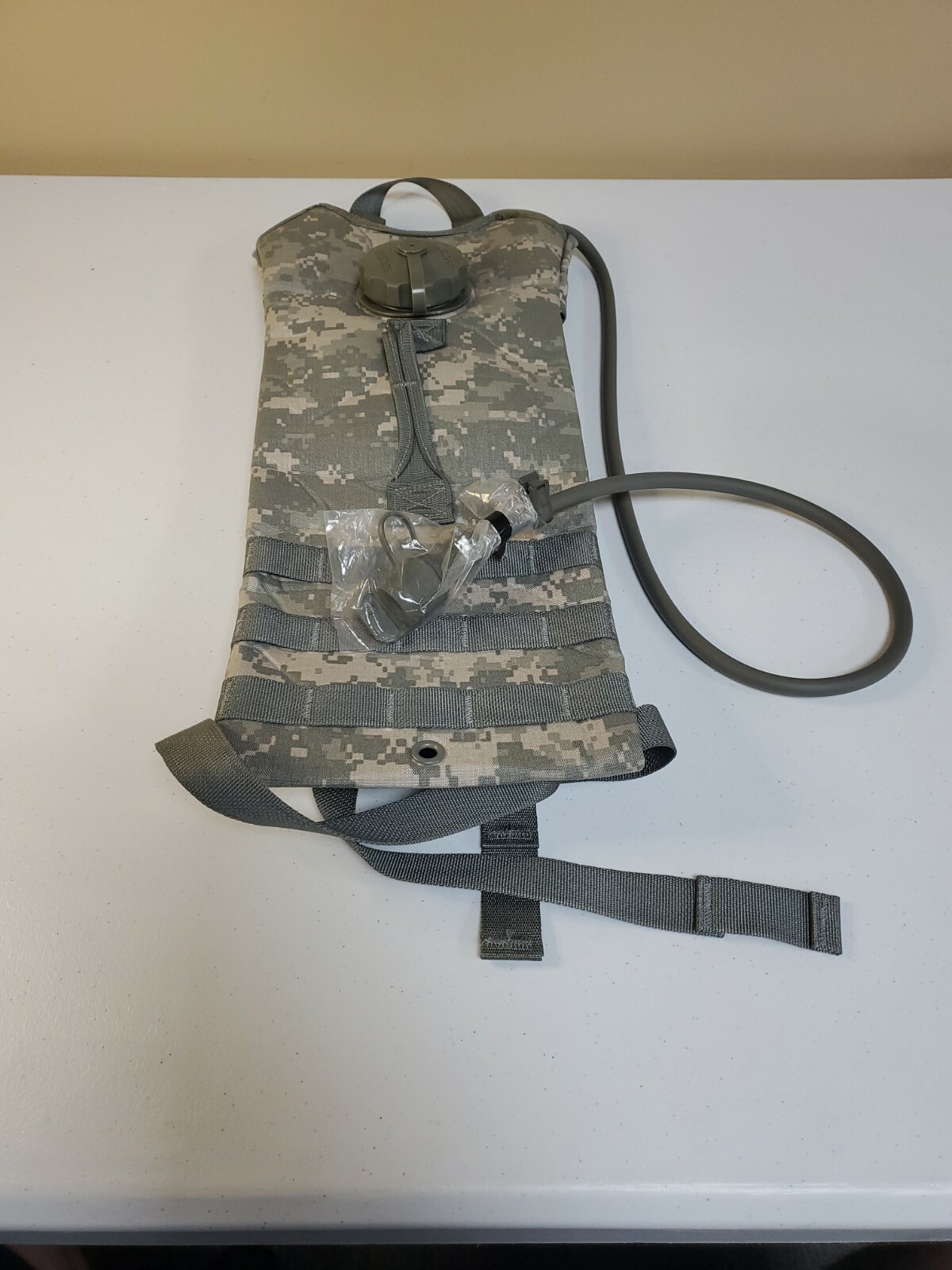 US Military Issue Molle II Hydration System Carrier/3L Bladder/Tube ACU ...