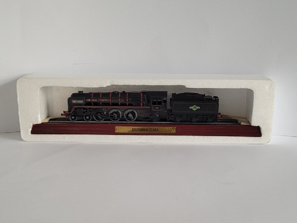 Atlas Editions Static Model Trains Locomotives On Wooden Plinths 12 ...