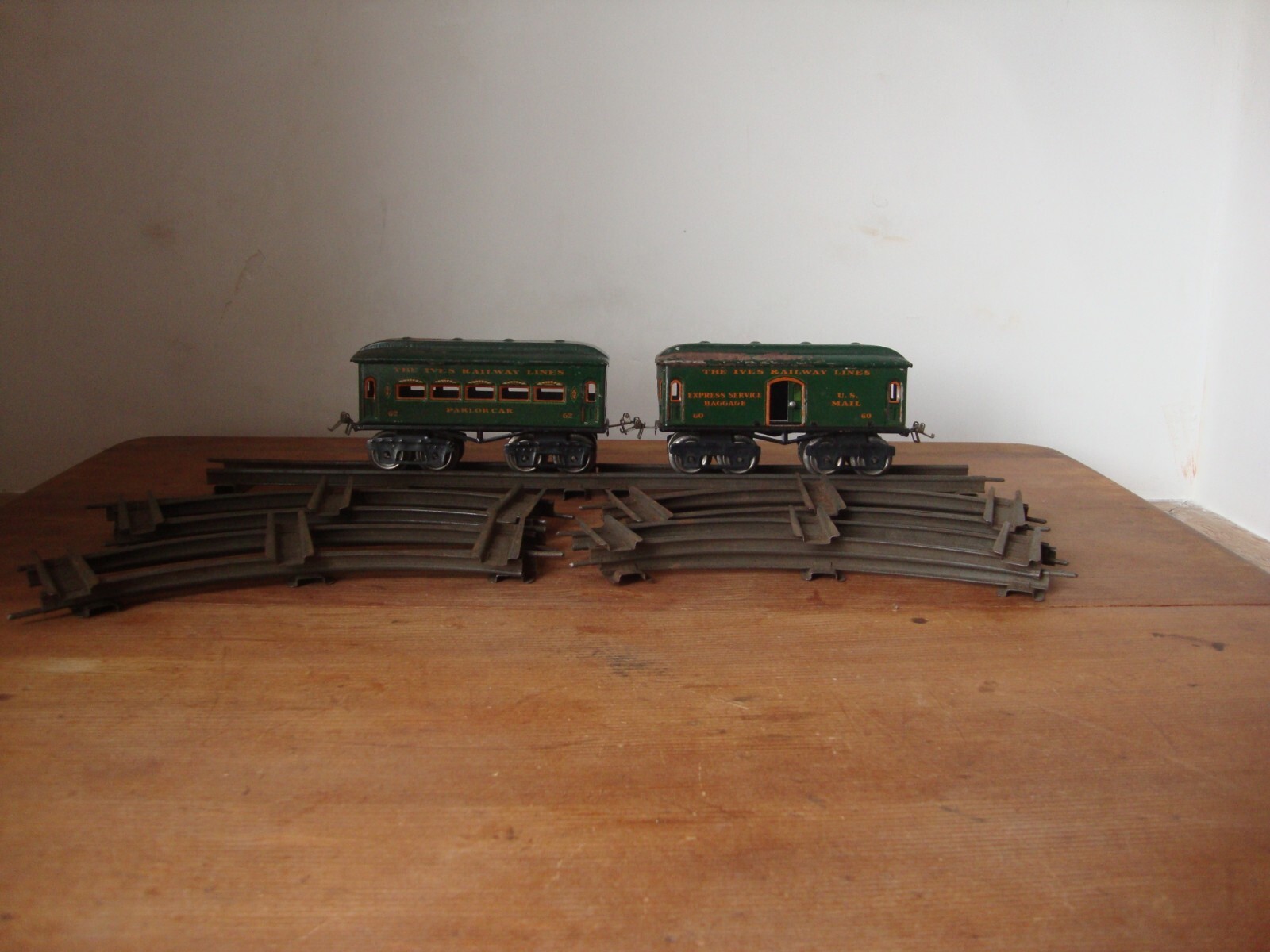 Ives Tinplate Train 8 Wheel Cars 60 & 62 + 10 Piece 2 Rail Oval Banked ...