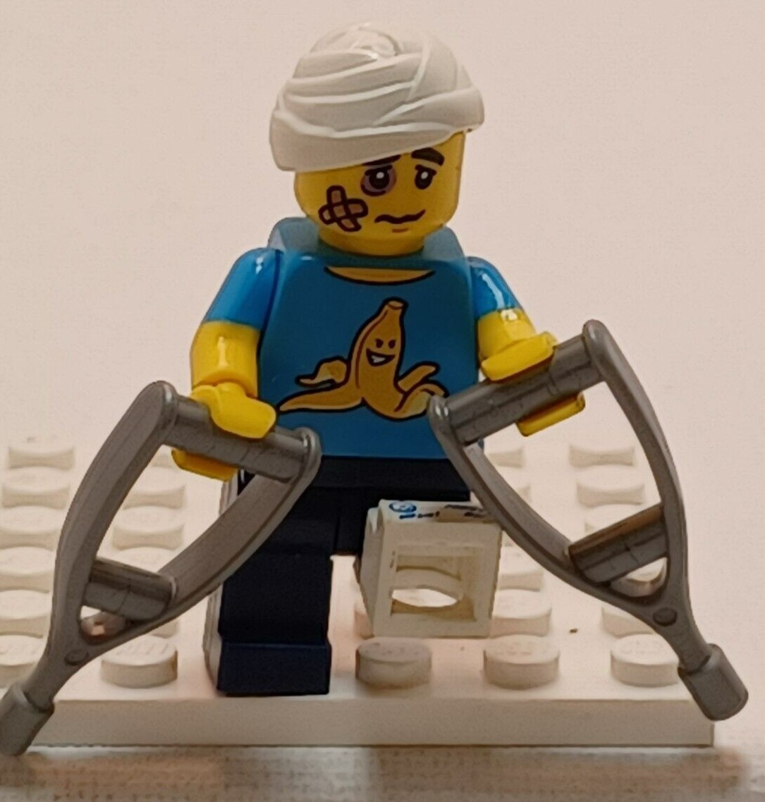 Lego Clumsy Guy Minifigure Series 15 Complete W Accessory Base 71011 ...