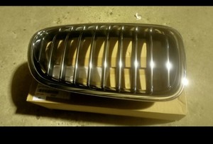 NEW GENUINE BMW F10 F11 LCI 12-17 right kidney grille 51137412324 ...