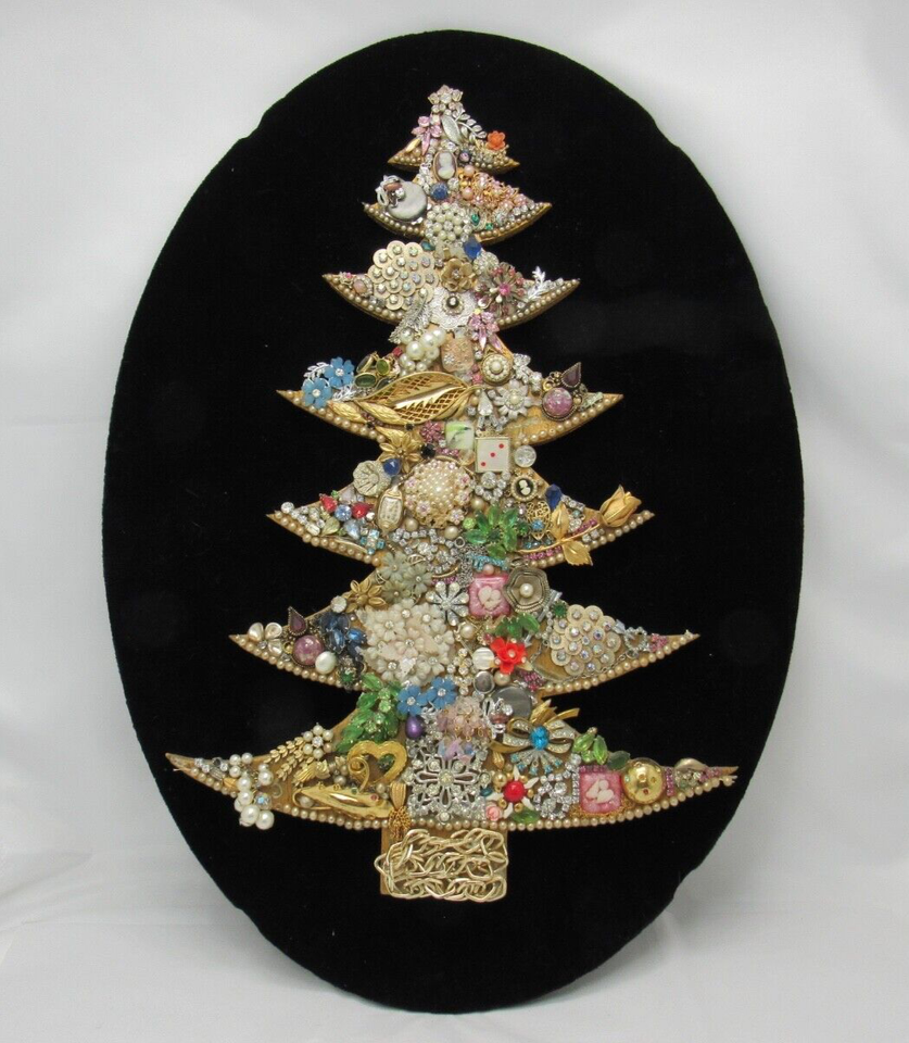 VINTAGE CHRISTMAS TREE COSTUME JEWELRY ART RHINESTONES ON BLACK VELVET ...