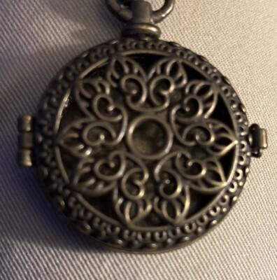 Vintage Victorian Metal Locket Pendant With See-through Front Picture ...