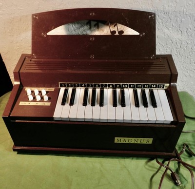 VINTAGE MAGNUS ORGAN Model 300 nice ELECTRIC TABLE TOP ORGAN INTERNAL ...