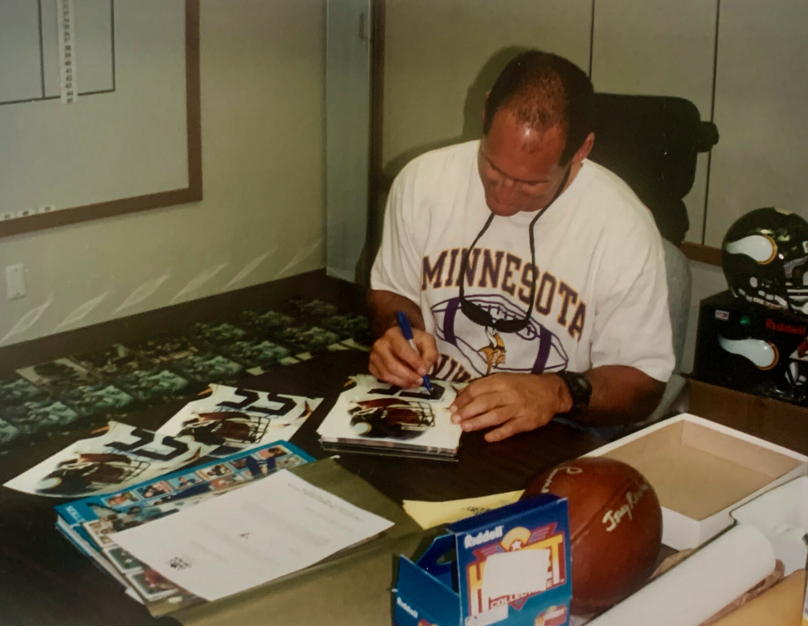 SCOTT STUDWELL Signed 1984 Police Card #12 Minnesota Vikings Great W ...