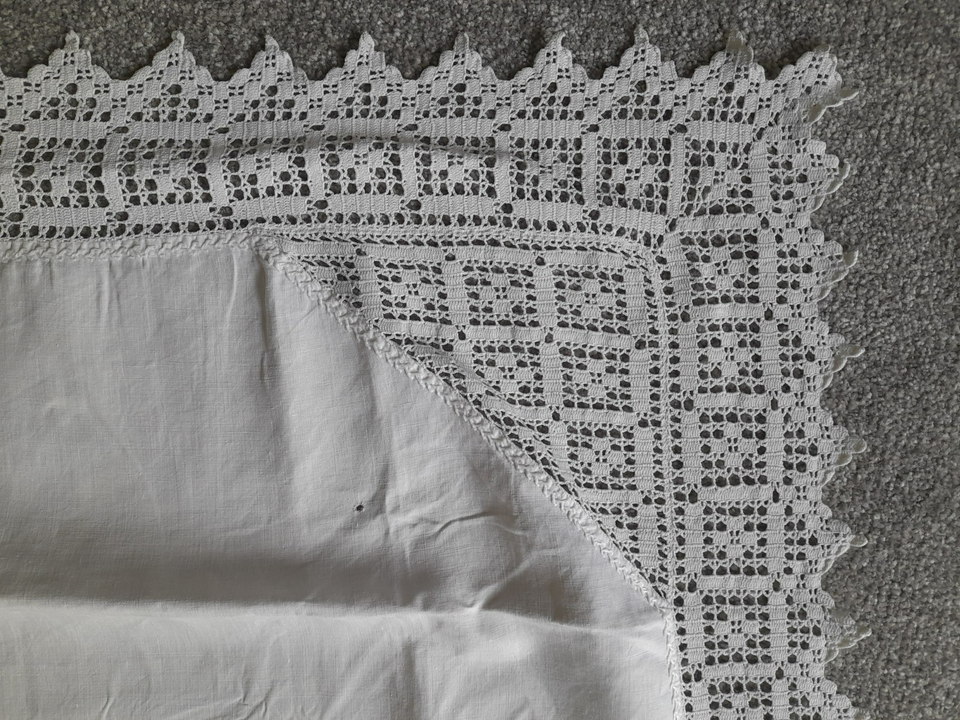 VINTAGE LINEN LACEY TABLE CLOTH | eBay