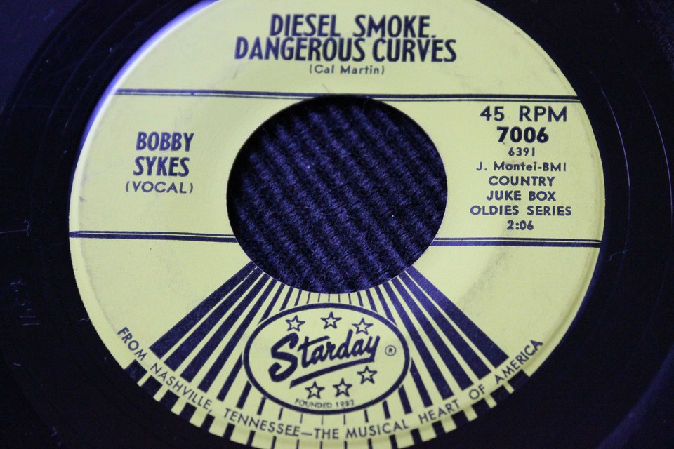 BOBBY SYKES 45rpm "Diesel Smoke" & WILLIS BROTHERS "Truck Drivers Queen ...