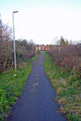 Photo 6x4 Footpath to Hessle Hessle/TA0326 This footpath runs from the ...