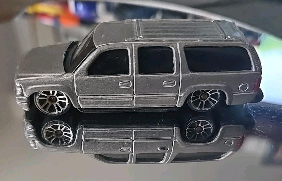 Slammed 2001 01 Chevrolet Suburban SUV in 1/64 Scale Limited Edition H9 ...