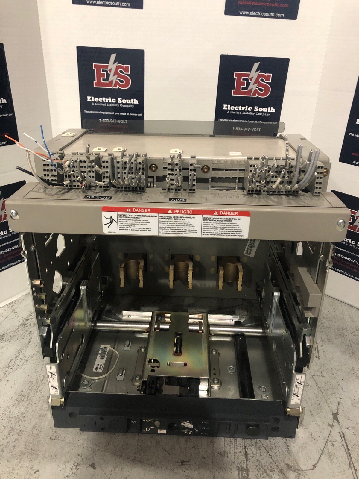 Square D Masterpact Breaker Cradle Chasis 1600 Amp CWAGVV9AXCABXXXFXX ...