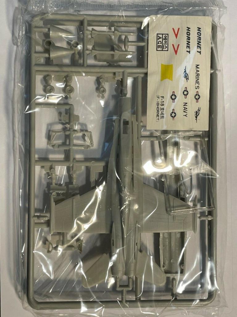 1/144 PLASTIC HOBBYCRAFT KIT F-18A Rollout KIT with NSAWC BLUE SPLINTER ...