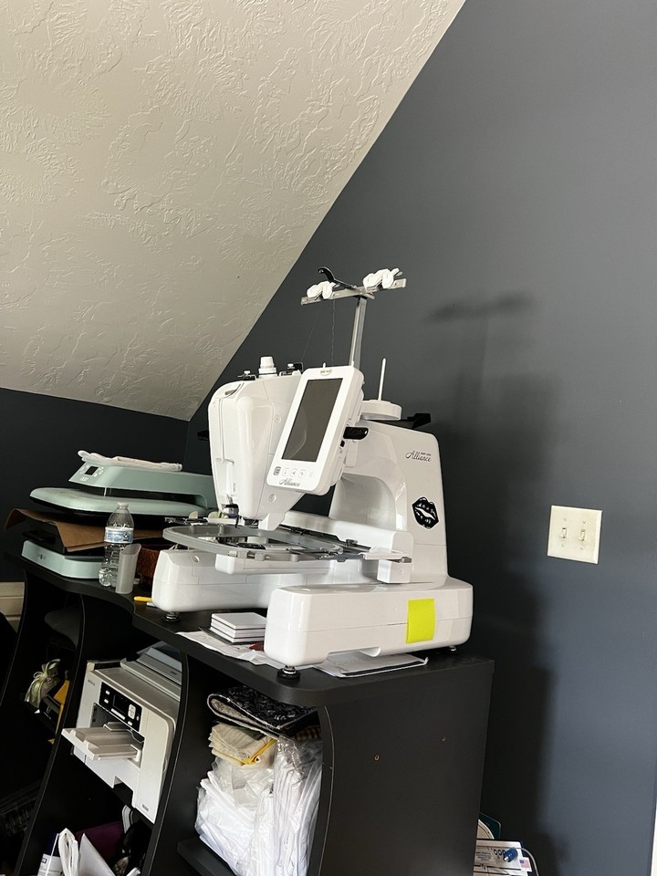 Baby Lock Alliance Embroidery Machine Single Needle With Extras | eBay