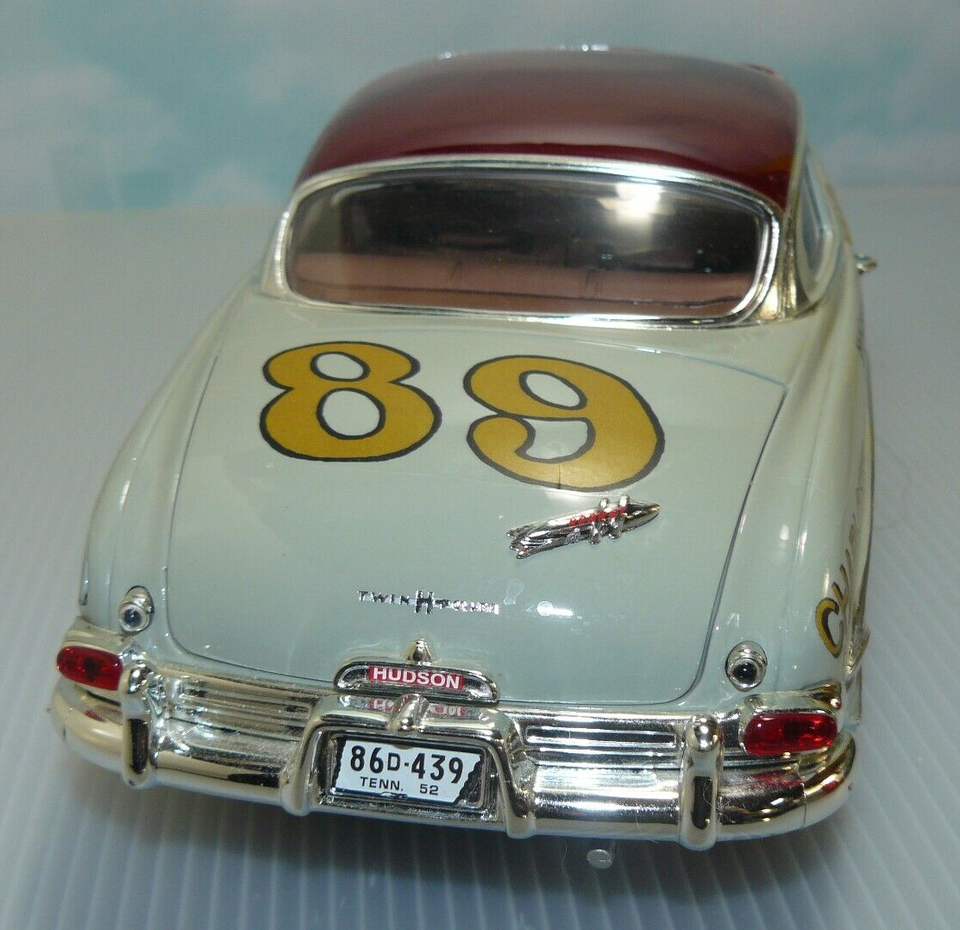 1/18 Fabulous Hudson Hornet #89 race car ready to go to the next track ...