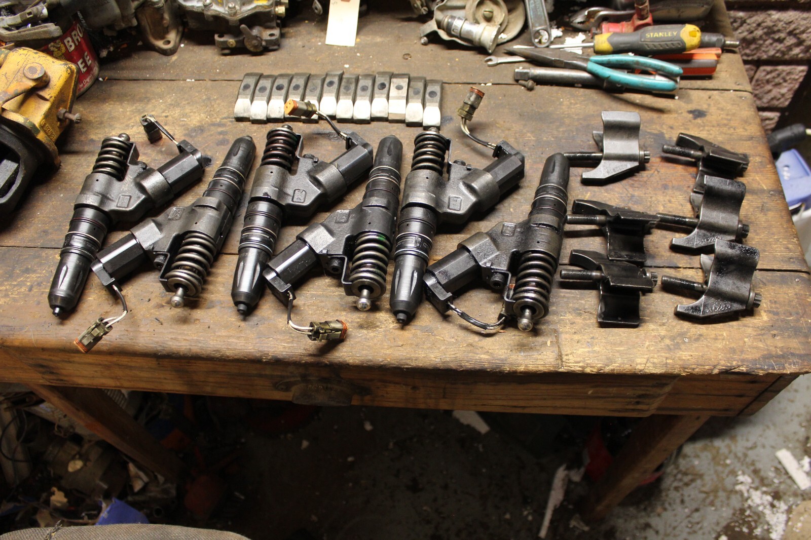 CUMMINS ISM N14 FUEL INJECTOR SET OF 6 WITH HOLD-DOWNS AND BRIDGES ...