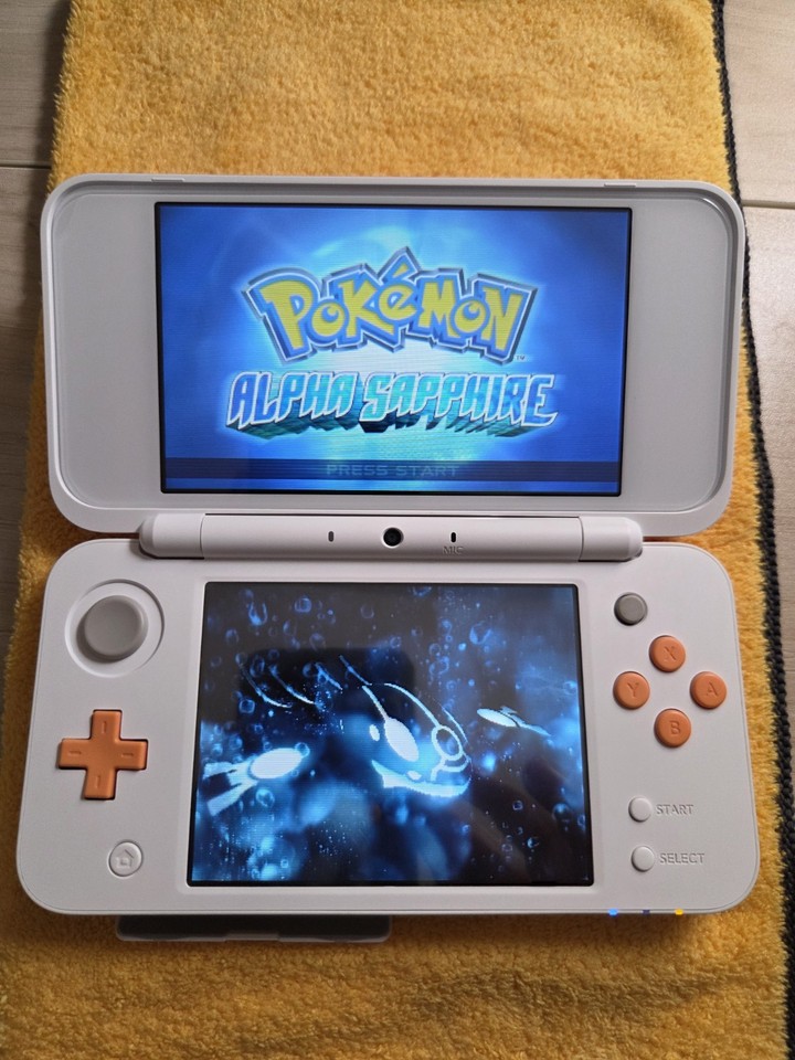 New Nintendo 2DS XL White Orange Edition Console CIB And 3DS Game Lot ...