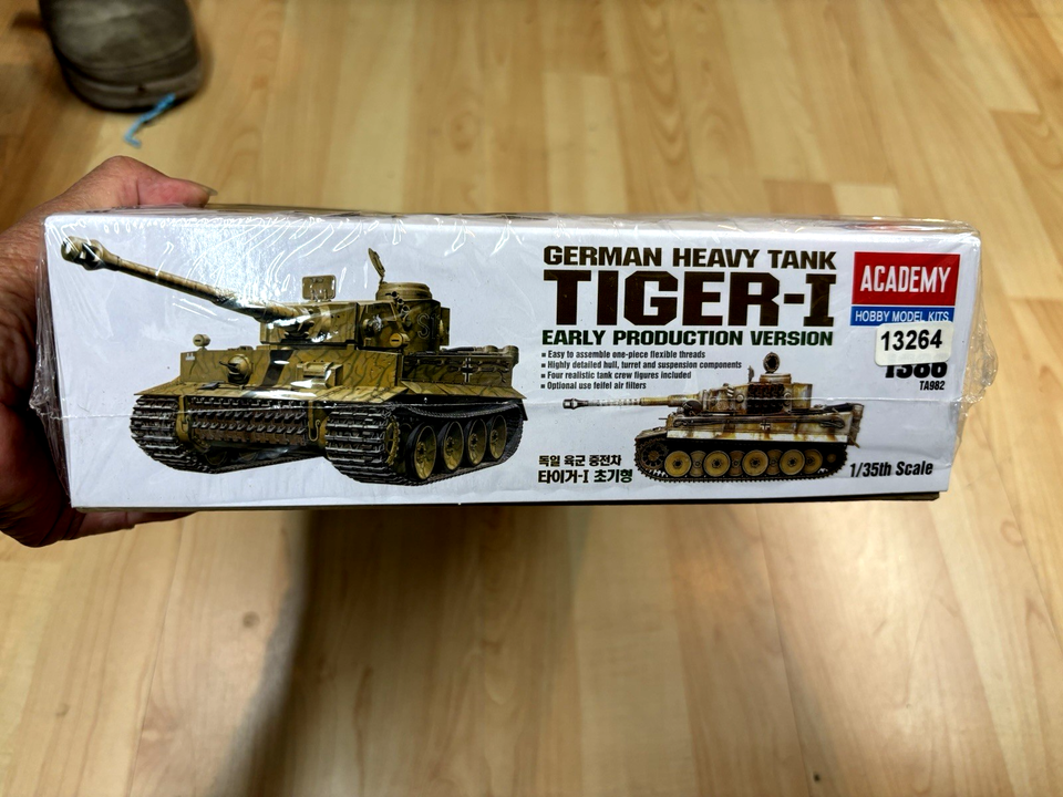 Academy, German Heavy Tank, Tiger-I, Model #1386, Scale 1/35, Open Box ...