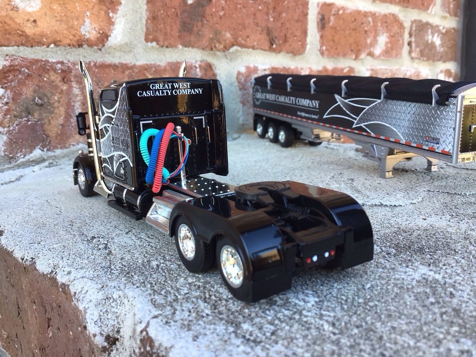 1:64 DCP W900L KENWORTH 86" Studio Sleeper W/ Wilson Grain Tri Axle ...
