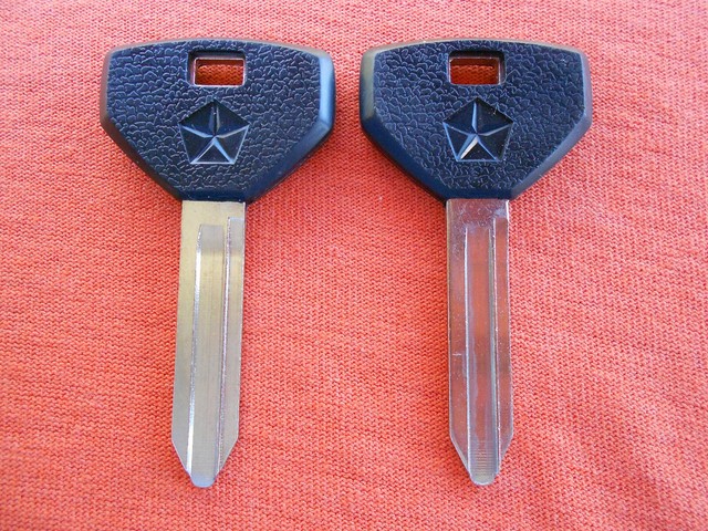 2 Dodge Plymouth CHRYSLER Jeep Caravan Voyager Ramcharger NOS Key ...