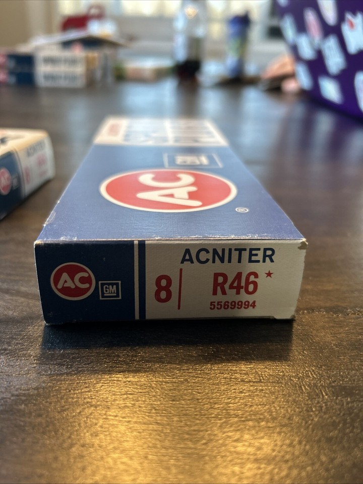AC GM Acniter R46 Spark Plugs Box Of 8 NOS OEM Vintage Boxed 1971 Green ...