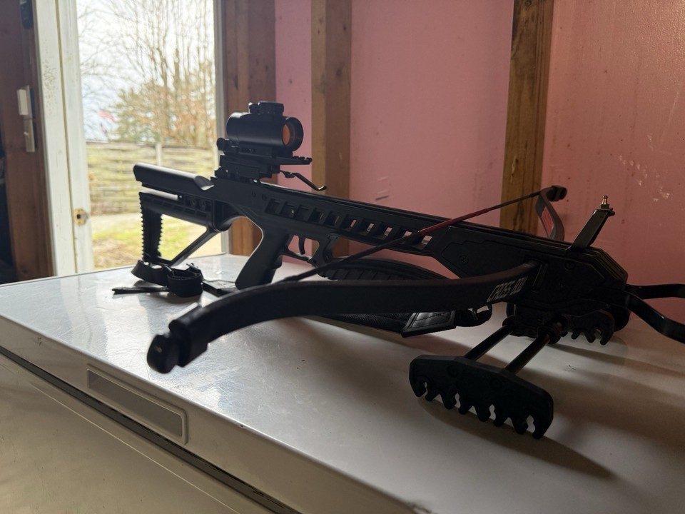 Silent strike Crossbow 150LB With Quick Disconnect Quiver | eBay