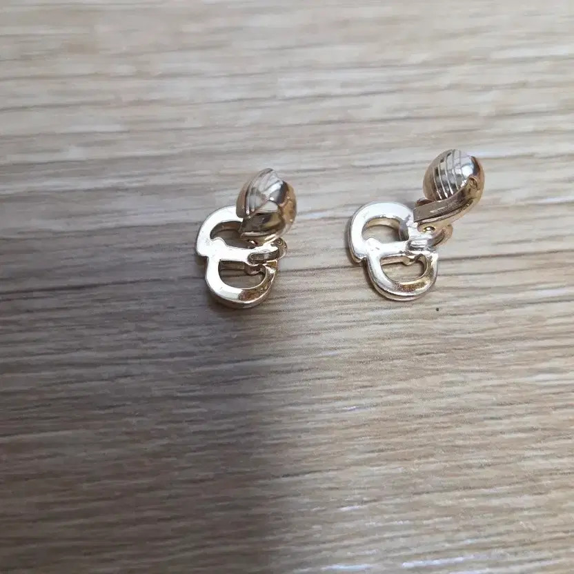 Dior J'Adore Gold CD Logo Clip-On Earring - Authentic | eBay