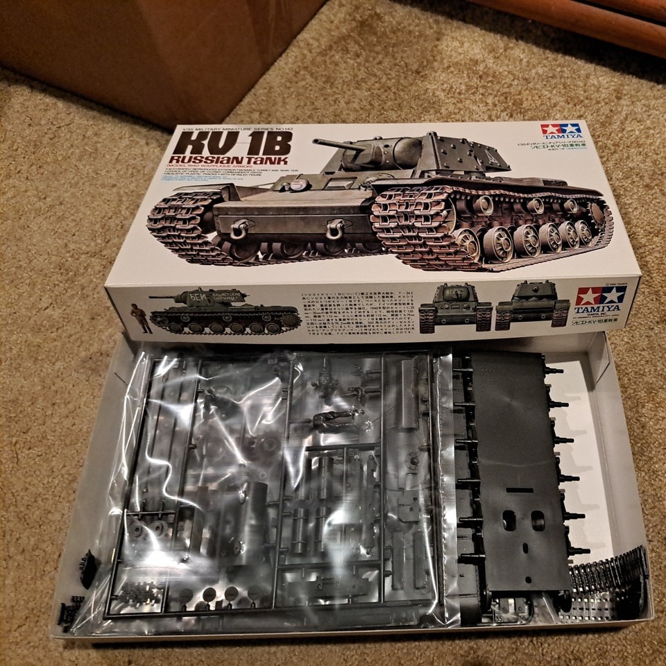 NEW Tamiya WWII KV-1B Russian Tank 1940 Type 1:35 Scale Model Kit ...