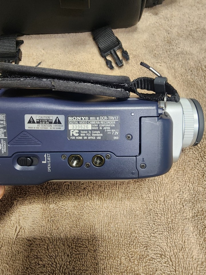 SONY Handycam DCR-TRV17 Digital Camcorder mini DV Camcorder Bundle ...
