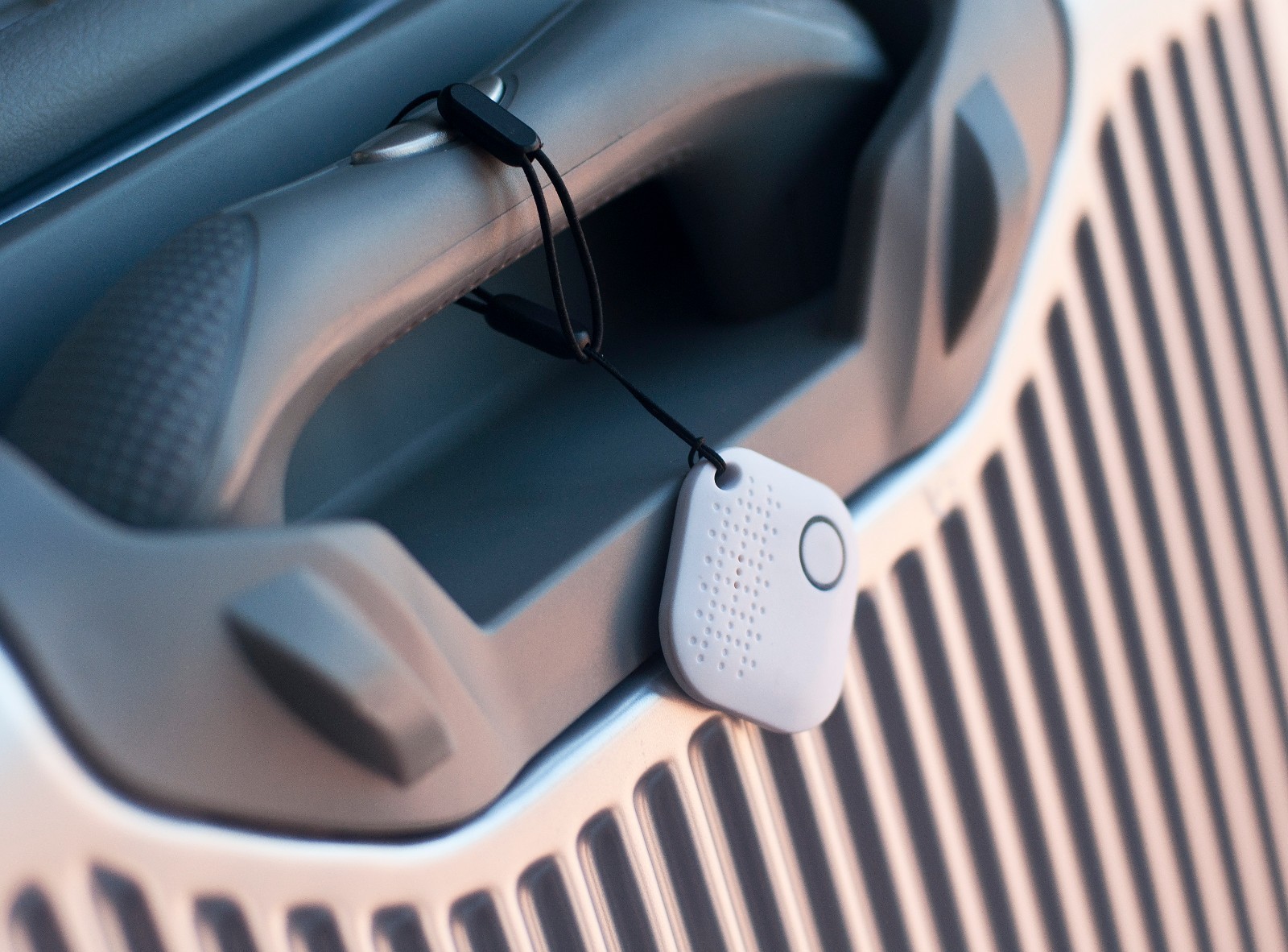 itrackeasy Bluetooth Key Tracker with motion Detection | eBay