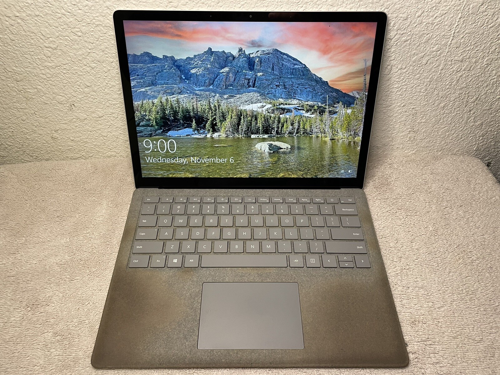 Microsoft Surface Laptop 1769 i7-8650U 1.90GHz 8GB RAM 256GB SSD Windows 10