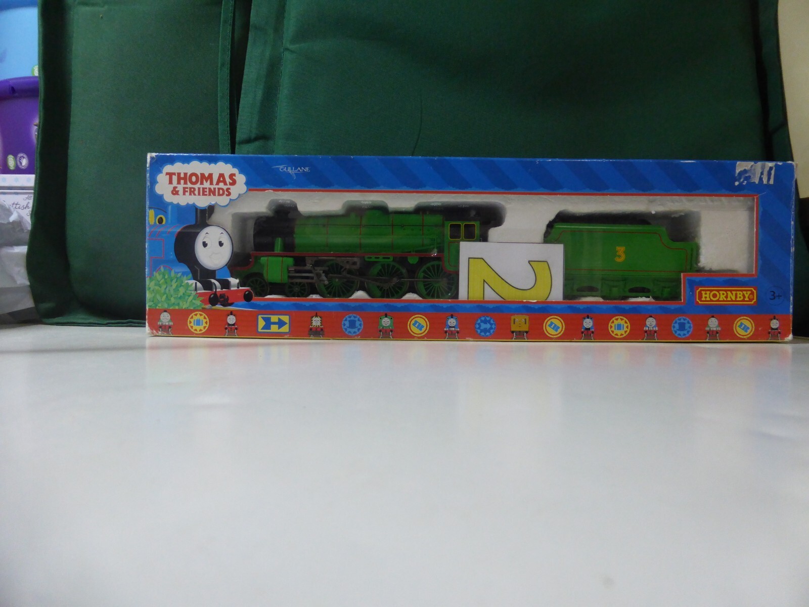 Hornby OO Gauge Thomas & Friends - Henry The Green Engine 1/76 Scale ...